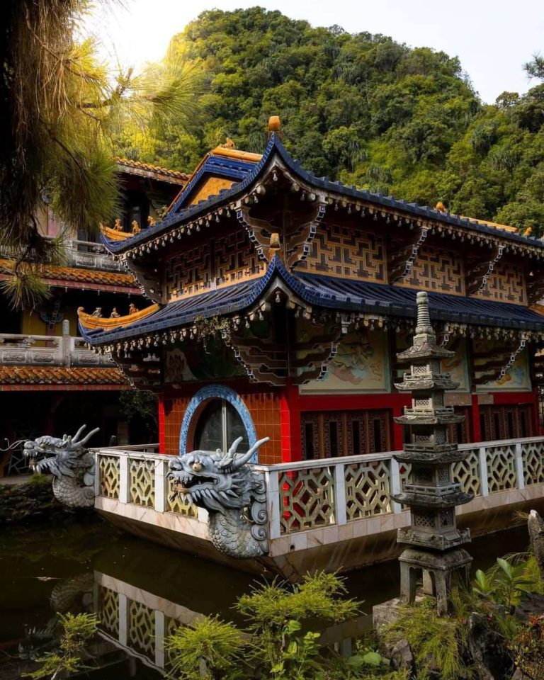 A Complete Guide To Ipoh's Sam Poh Tong Temple (2025) - TREVO Stories